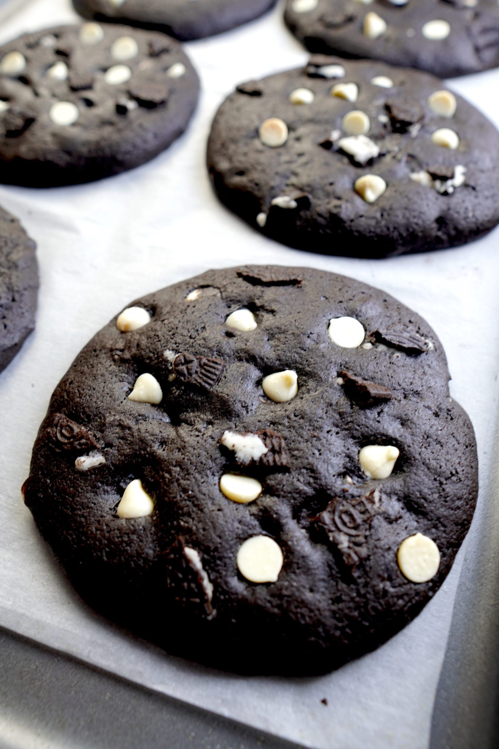 The Best Chocolate Cookies and Cream Cookie – Crumbl Copycat – Lose ...